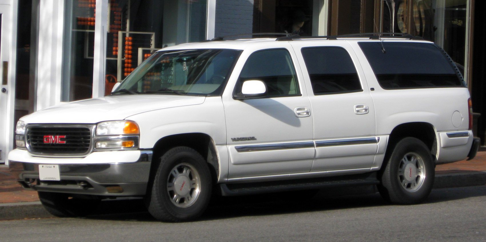 GMC Yukon XL II (GMT800) 2500 6.0 V8 (315 Hp) Automatic